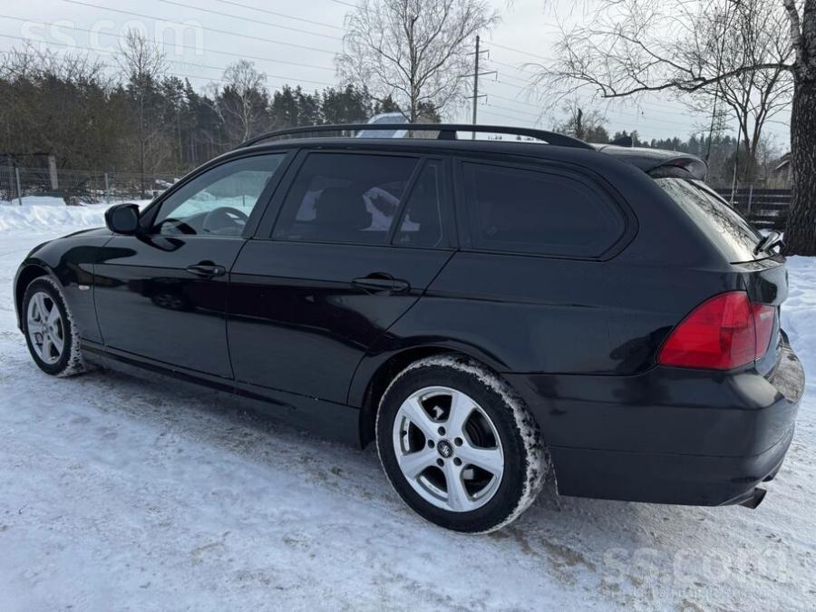 Black BMW 318 2009 in Riga, with an engine capacity of 2.00 L and mileage of 303 thousand km for 3300 €, photo 1 on AUTOMOTO.COM.LV