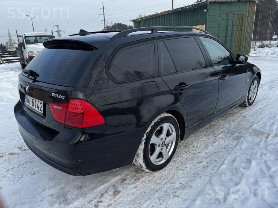 Black BMW 318 2009 in Riga, with an engine capacity of 2.00 L and mileage of 303 thousand km for 3300 €, photo 3 on AUTOMOTO.COM.LV