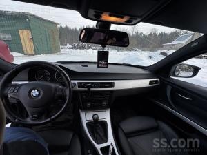 Black BMW 318 2009 in Riga, with an engine capacity of 2.00 L and mileage of 303 thousand km for 3300 €, photo 5 on AUTOMOTO.COM.LV