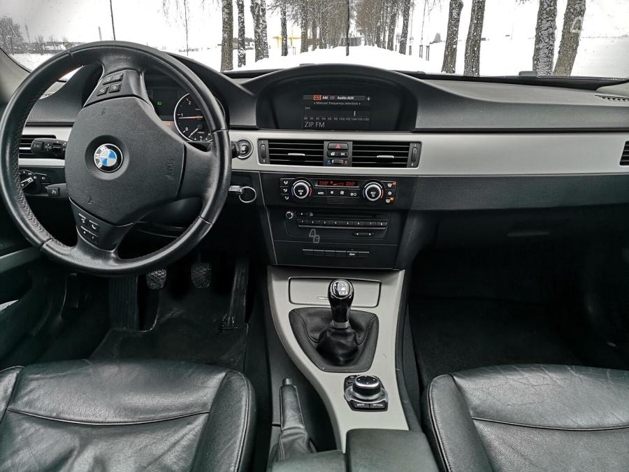 Black BMW 318 2009 in Jurbarkas, with an engine capacity of 2.00 L and mileage of 300 thousand km for 3200 €, photo 8 on AUTOMOTO.COM.LV