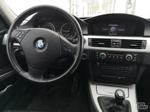 Black BMW 318 2009 in Jurbarkas, with an engine capacity of 2.00 L and mileage of 300 thousand km for 3200 €, photo 10 on AUTOMOTO.COM.LV