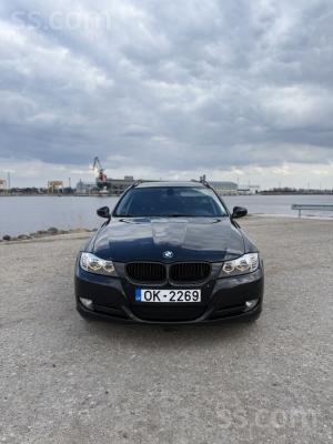 Black BMW 318 2009 in Riga, with an engine capacity of 2.00 L and mileage of 447 thousand km for 4200 €, photo 3 on AUTOMOTO.COM.LV