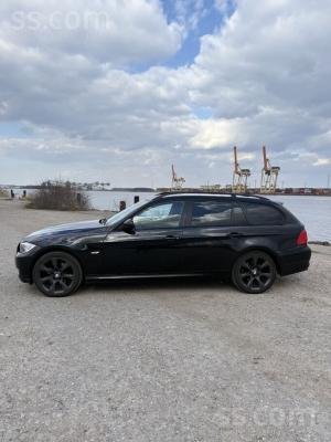 Black BMW 318 2009 in Riga, with an engine capacity of 2.00 L and mileage of 447 thousand km for 4200 €, photo 4 on AUTOMOTO.COM.LV
