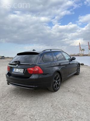 Black BMW 318 2009 in Riga, with an engine capacity of 2.00 L and mileage of 447 thousand km for 4200 €, photo 7 on AUTOMOTO.COM.LV