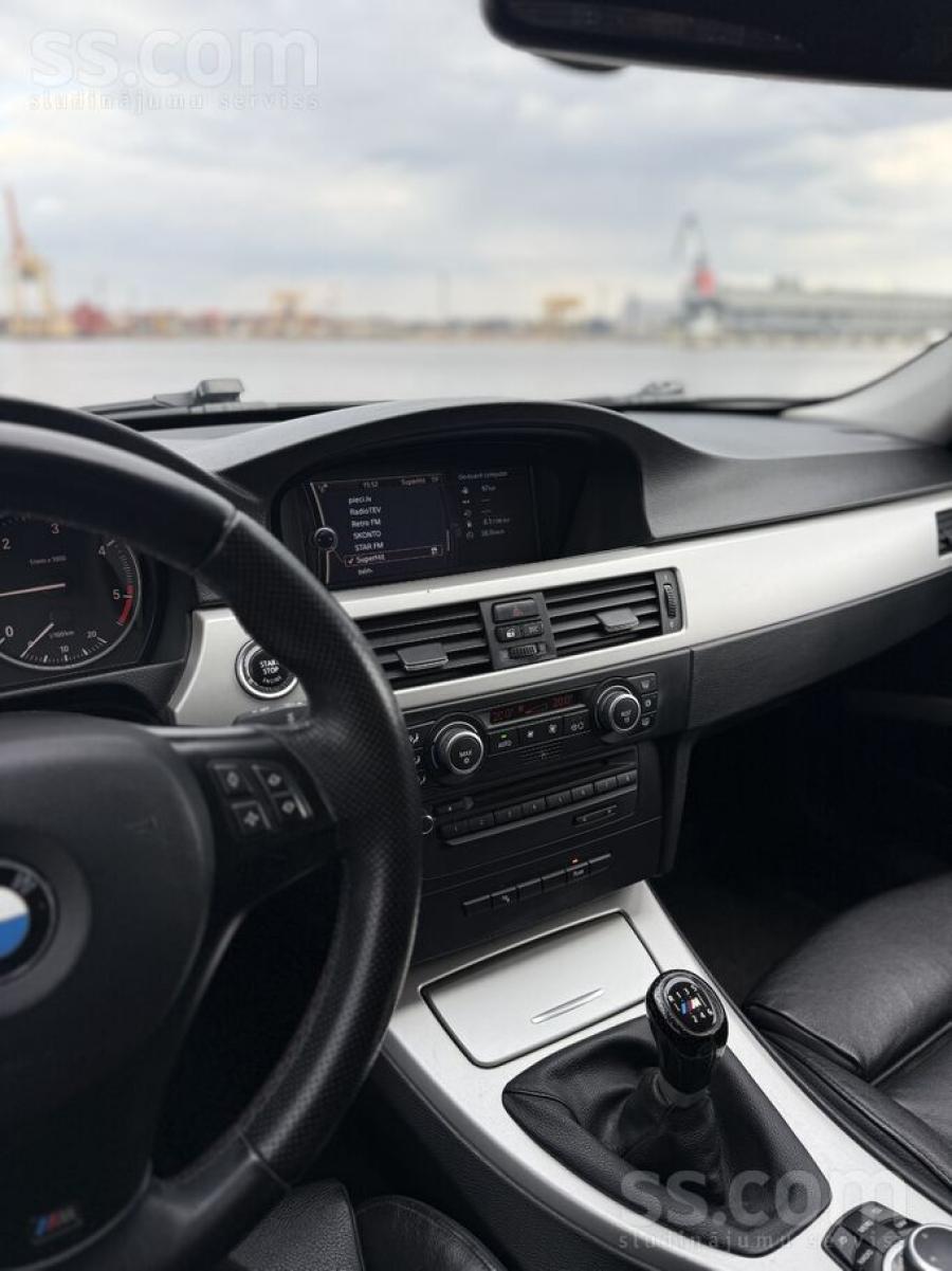 Black BMW 318 2009 in Riga, with an engine capacity of 2.00 L and mileage of 447 thousand km for 4200 €, photo 11 on AUTOMOTO.COM.LV