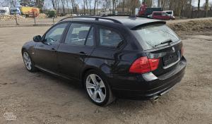 Black BMW 318 2009 in Siauliai, with an engine capacity of 2.00 L and mileage of 200 thousand km for 4390 €, photo 3 on AUTOMOTO.COM.LV