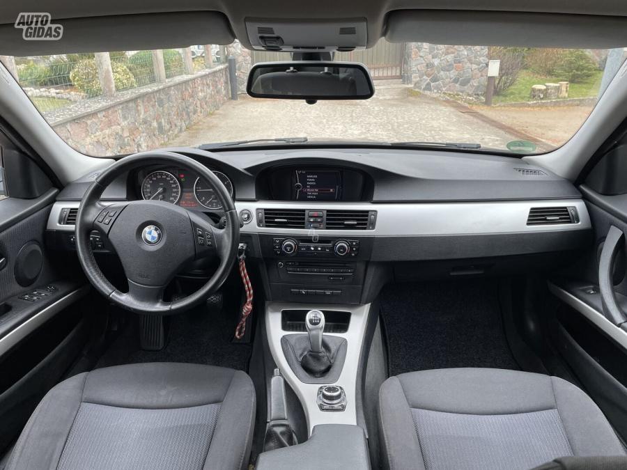 Black BMW 318 2009 in Raseiniai, with an engine capacity of 2.00 L and mileage of 330 thousand km for 3700 €, photo 12 on AUTOMOTO.COM.LV