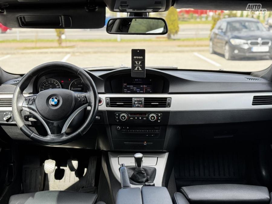 Black BMW 318 2009 in Klaipeda, with an engine capacity of 2.00 L and mileage of 280 thousand km for 3900 €, photo 10 on AUTOMOTO.COM.LV