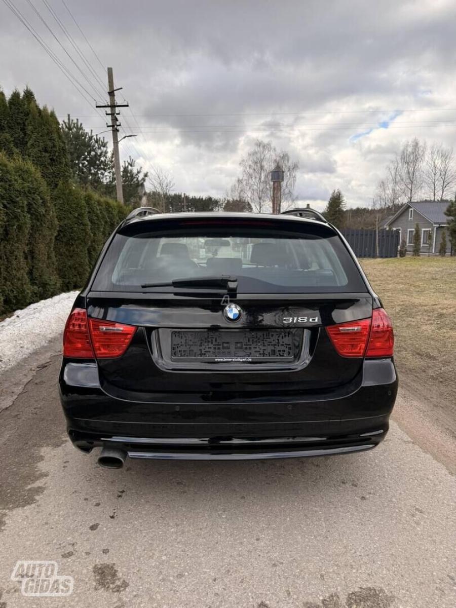 Black BMW 318 2009 in Utena, with an engine capacity of 2.00 L and mileage of 188 thousand km for 3900 €, photo 13 on AUTOMOTO.COM.LV