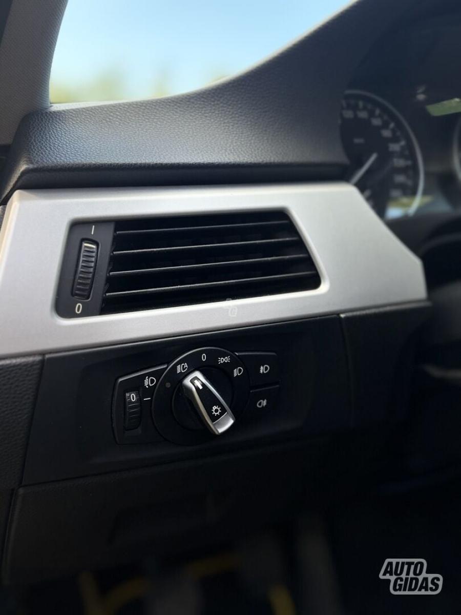 Black BMW 318 2009 in Vilnius, with an engine capacity of 2.00 L and mileage of 310 thousand km for 2900 €, photo 12 on AUTOMOTO.COM.LV