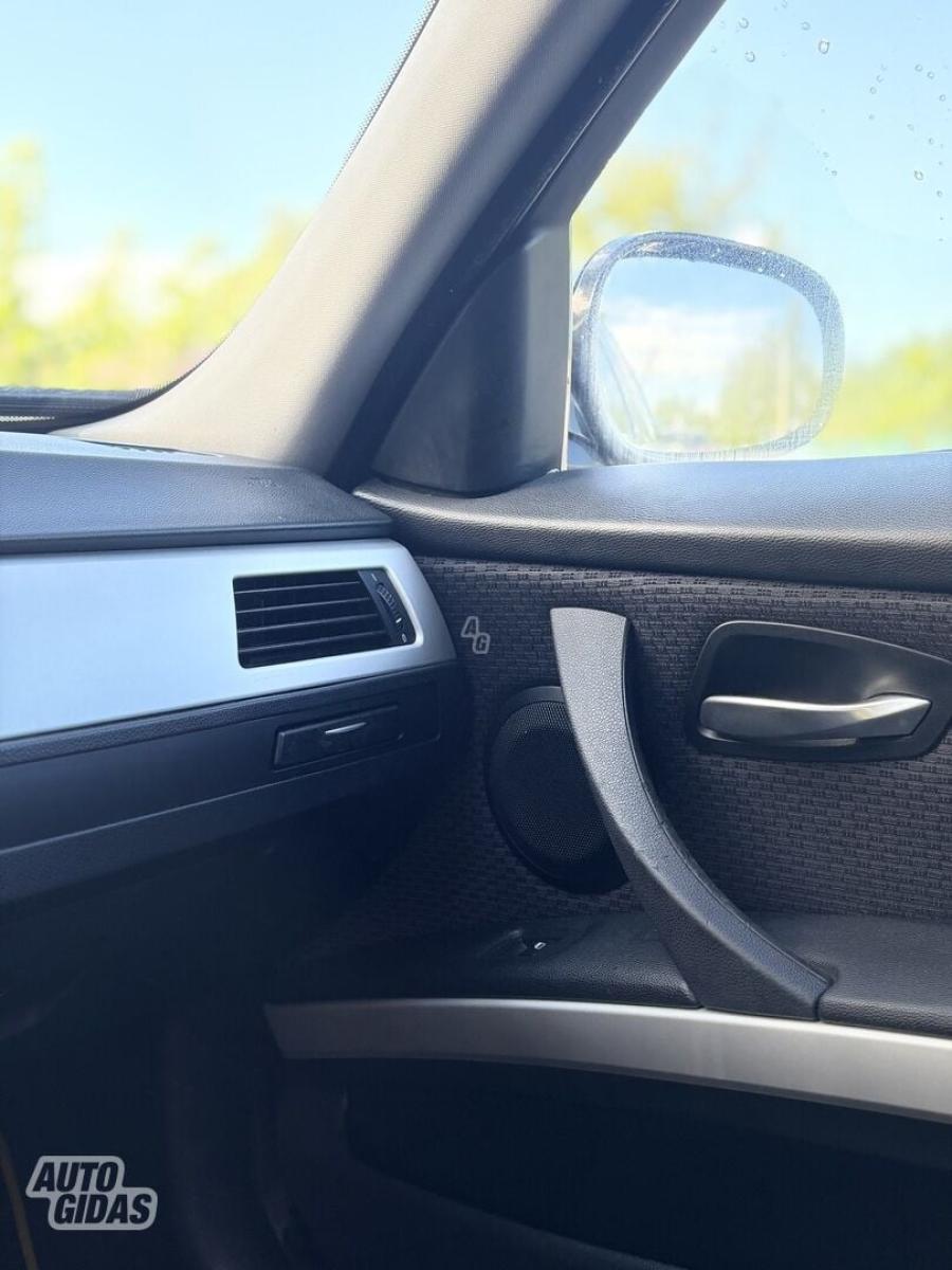 Black BMW 318 2009 in Vilnius, with an engine capacity of 2.00 L and mileage of 310 thousand km for 2900 €, photo 19 on AUTOMOTO.COM.LV