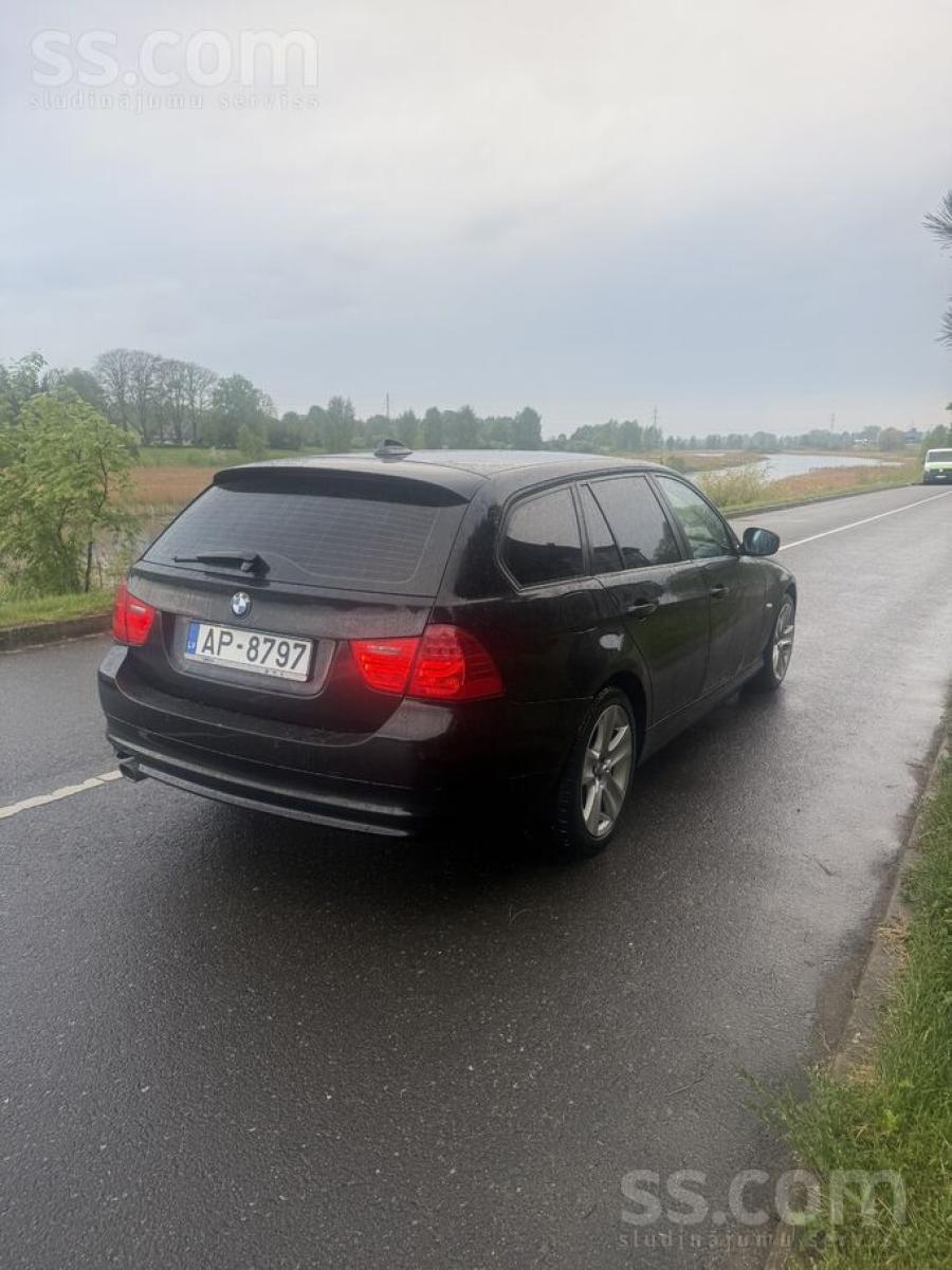 Melns BMW 318 2009 Ogre, ar dzinēja tilpumu 2.00 L un nobraukumu 349 tūkst. km par 3950 €, foto 4 vietnē AUTOMOTO.COM.LV