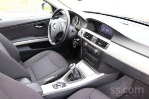 Black BMW 318 2009 in Riga, with an engine capacity of 2.00 L and mileage of 277 thousand km for 3900 €, photo 21 on AUTOMOTO.COM.LV