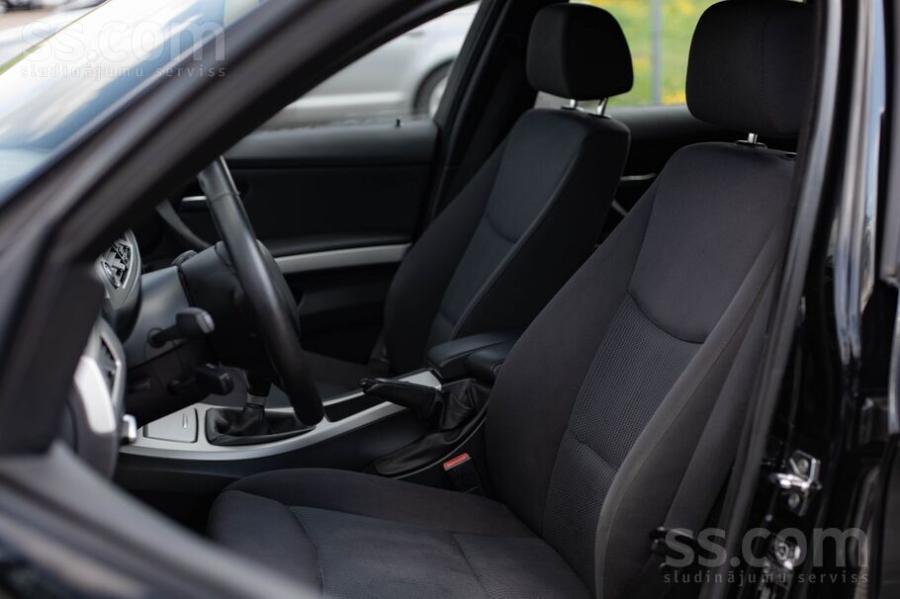 Black BMW 318 2009 in Riga, with an engine capacity of 2.00 L and mileage of 307 thousand km for 5590 €, photo 12 on AUTOMOTO.COM.LV
