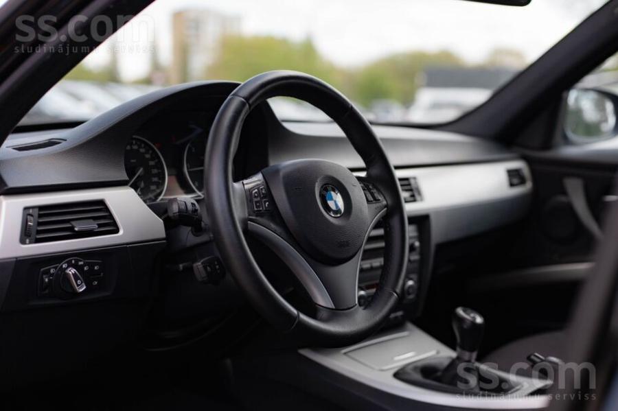 Black BMW 318 2009 in Riga, with an engine capacity of 2.00 L and mileage of 307 thousand km for 5590 €, photo 13 on AUTOMOTO.COM.LV