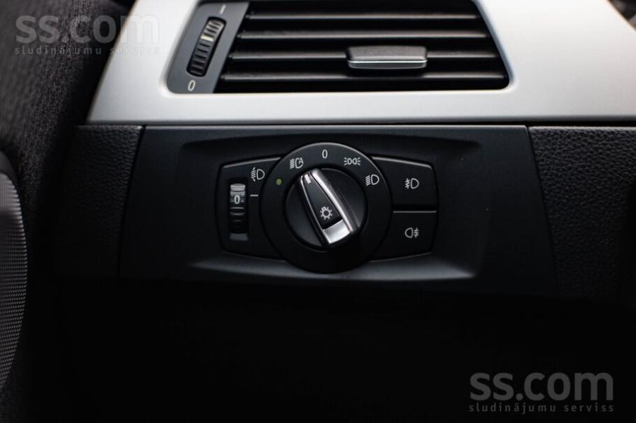 Black BMW 318 2009 in Riga, with an engine capacity of 2.00 L and mileage of 307 thousand km for 5590 €, photo 15 on AUTOMOTO.COM.LV