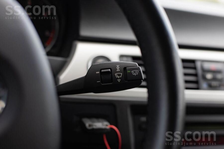 Black BMW 318 2009 in Riga, with an engine capacity of 2.00 L and mileage of 307 thousand km for 5590 €, photo 17 on AUTOMOTO.COM.LV