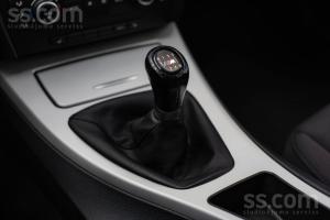 Black BMW 318 2009 in Riga, with an engine capacity of 2.00 L and mileage of 307 thousand km for 5590 €, photo 21 on AUTOMOTO.COM.LV