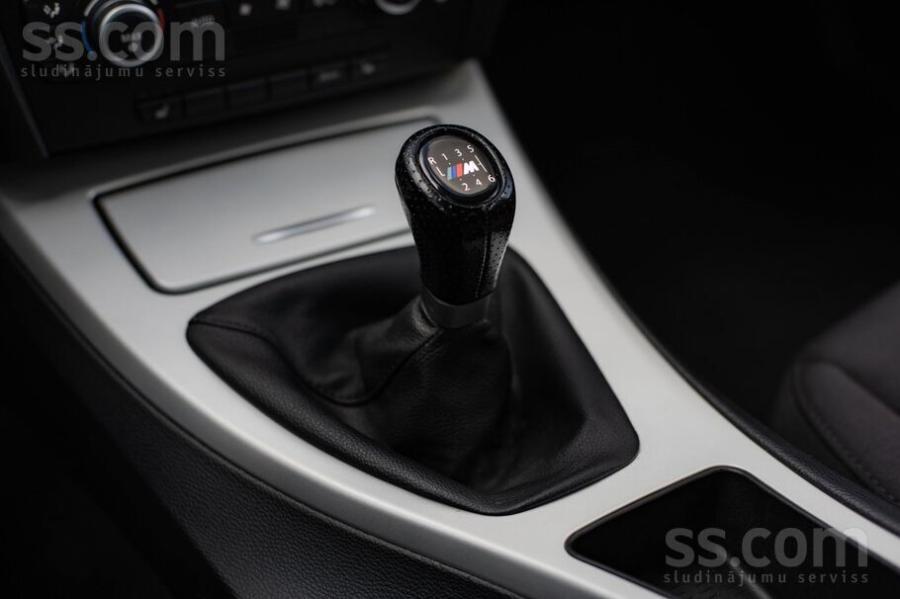 Black BMW 318 2009 in Riga, with an engine capacity of 2.00 L and mileage of 307 thousand km for 5590 €, photo 21 on AUTOMOTO.COM.LV