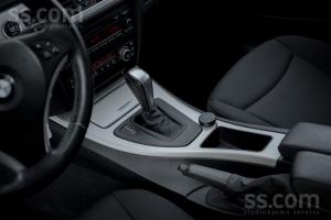 Black BMW 318 2009 in Talsi, with an engine capacity of 2.00 L and mileage of 296 thousand km for 4950 €, photo 23 on AUTOMOTO.COM.LV