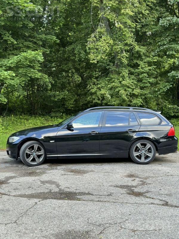 Black BMW 318 2009 in Riga, with an engine capacity of 2.00 L and mileage of 245 thousand km for 3300 €, photo 1 on AUTOMOTO.COM.LV