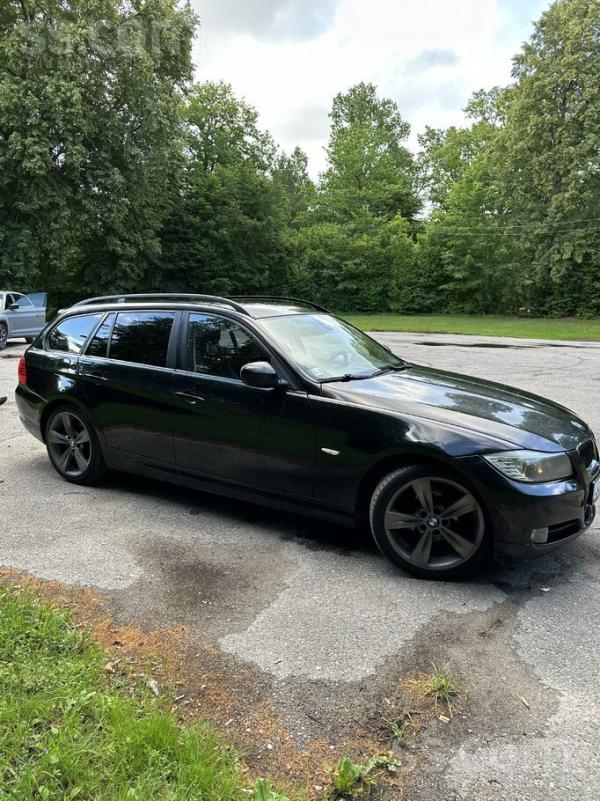 Black BMW 318 2009 in Riga, with an engine capacity of 2.00 L and mileage of 245 thousand km for 3300 €, photo 3 on AUTOMOTO.COM.LV