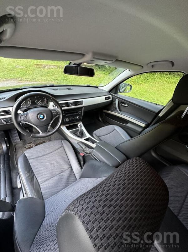 Black BMW 318 2009 in Riga, with an engine capacity of 2.00 L and mileage of 245 thousand km for 3300 €, photo 8 on AUTOMOTO.COM.LV