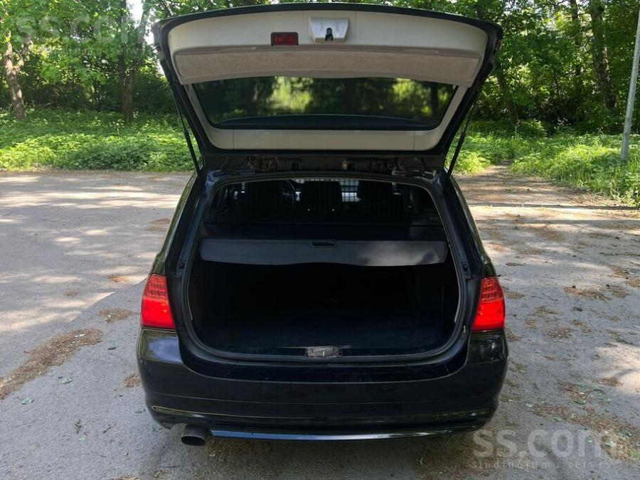 Black BMW 318 2009 in Riga, with an engine capacity of 2.00 L and mileage of 0 thousand km for 3499 €, photo 21 on AUTOMOTO.COM.LV