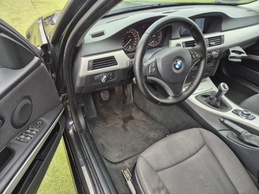 Melns BMW 318 2009 Rīga, ar dzinēja tilpumu 2.00 L un nobraukumu 293 tūkst. km par 4200 €, foto 5 vietnē AUTOMOTO.COM.LV