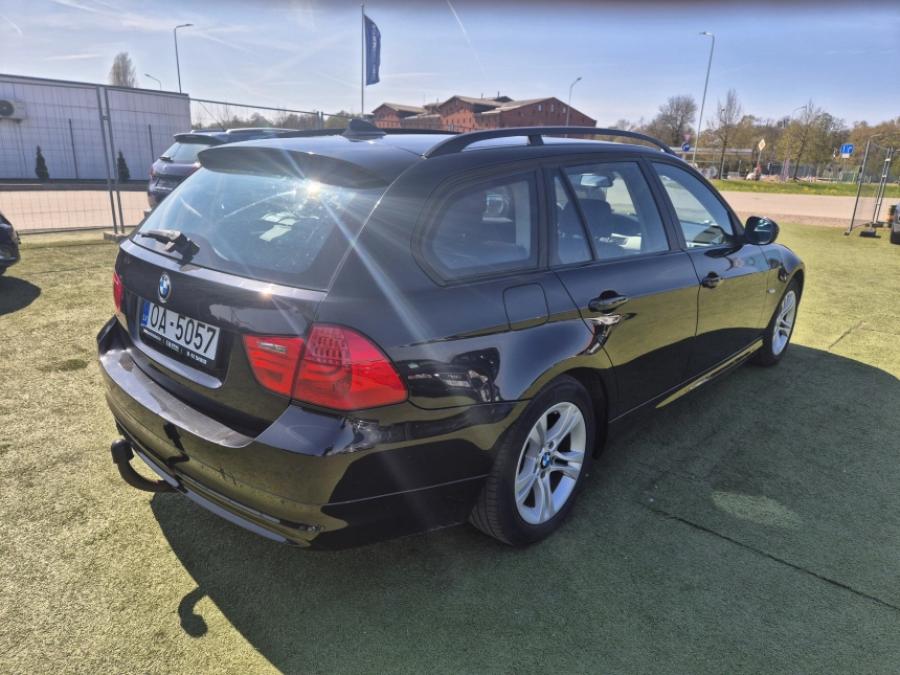 Melns BMW 318 2009 Rīga, ar dzinēja tilpumu 2.00 L un nobraukumu 293 tūkst. km par 4200 €, foto 13 vietnē AUTOMOTO.COM.LV