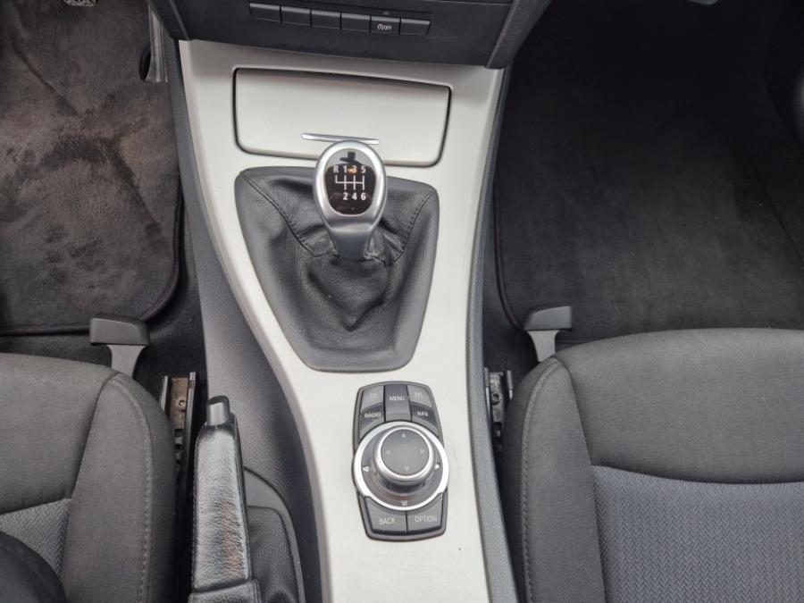 Melns BMW 318 2009 Rīga, ar dzinēja tilpumu 2.00 L un nobraukumu 293 tūkst. km par 4200 €, foto 24 vietnē AUTOMOTO.COM.LV