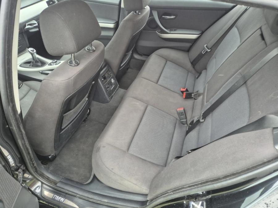 Melns BMW 318 2009 Rīga, ar dzinēja tilpumu 2.00 L un nobraukumu 293 tūkst. km par 4200 €, foto 26 vietnē AUTOMOTO.COM.LV