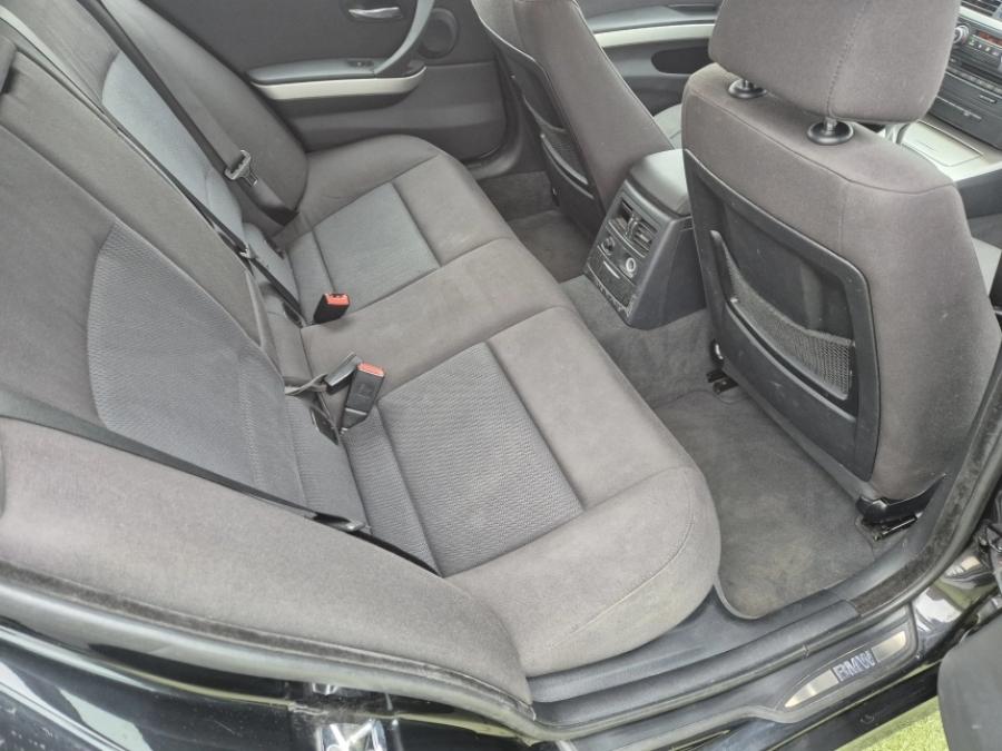 Melns BMW 318 2009 Rīga, ar dzinēja tilpumu 2.00 L un nobraukumu 293 tūkst. km par 4200 €, foto 28 vietnē AUTOMOTO.COM.LV