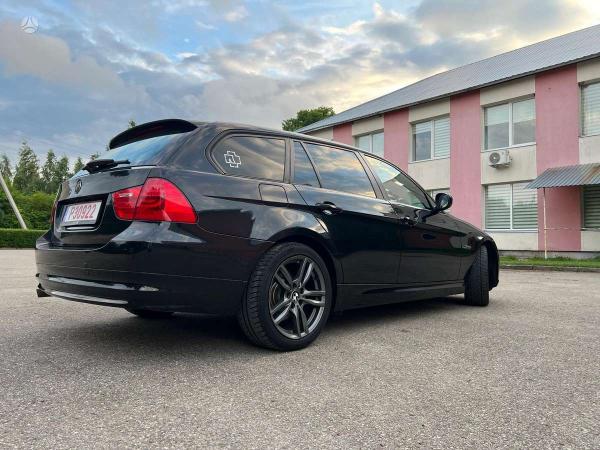 Melns BMW 318 2009 Kauņa, ar dzinēja tilpumu 2.00 L un nobraukumu 0 tūkst. km par 4100 €, foto 4 vietnē AUTOMOTO.COM.LV