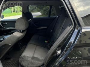 Black BMW 318 2009 in Daugavpils, with an engine capacity of 2.00 L and mileage of 310 thousand km for 3800 €, photo 10 on AUTOMOTO.COM.LV