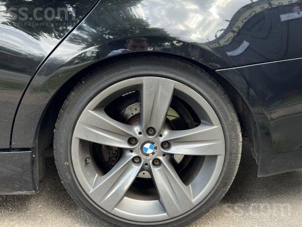 Black BMW 318 2009 in Daugavpils, with an engine capacity of 2.00 L and mileage of 310 thousand km for 3800 €, photo 10 on AUTOMOTO.COM.LV