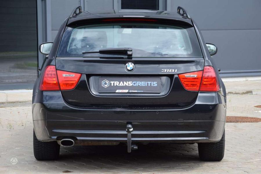 Black BMW 318 2009 in Vilnius, with an engine capacity of 2.00 L and mileage of 224 thousand km for 2750 €, photo 8 on AUTOMOTO.COM.LV