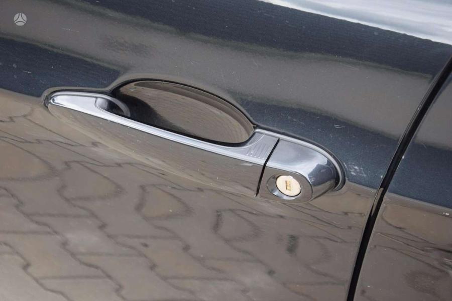 Black BMW 318 2009 in Vilnius, with an engine capacity of 2.00 L and mileage of 224 thousand km for 2750 €, photo 13 on AUTOMOTO.COM.LV