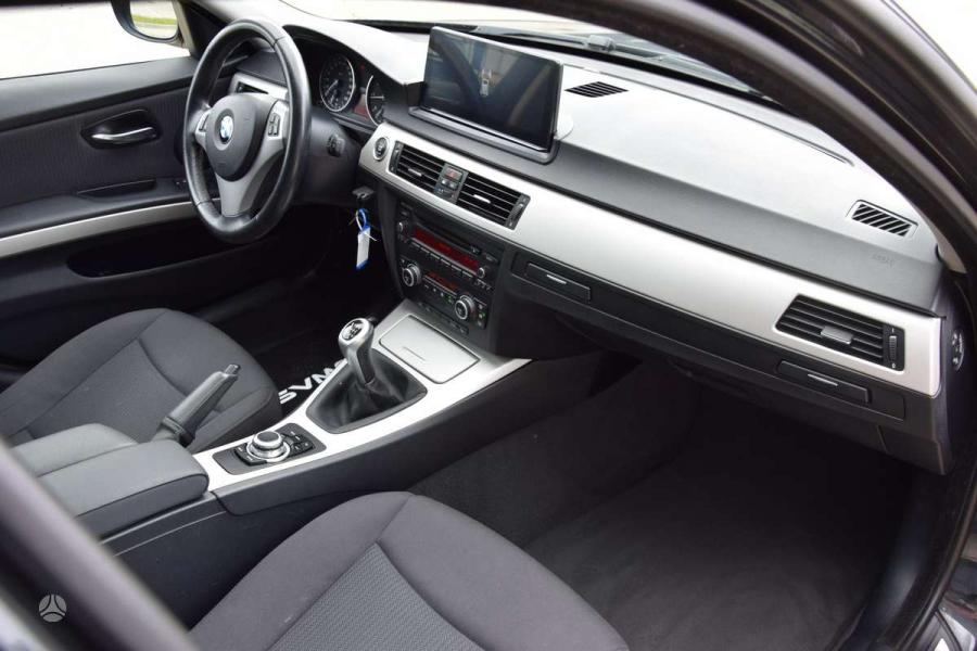 Black BMW 318 2009 in Vilnius, with an engine capacity of 2.00 L and mileage of 224 thousand km for 2750 €, photo 17 on AUTOMOTO.COM.LV