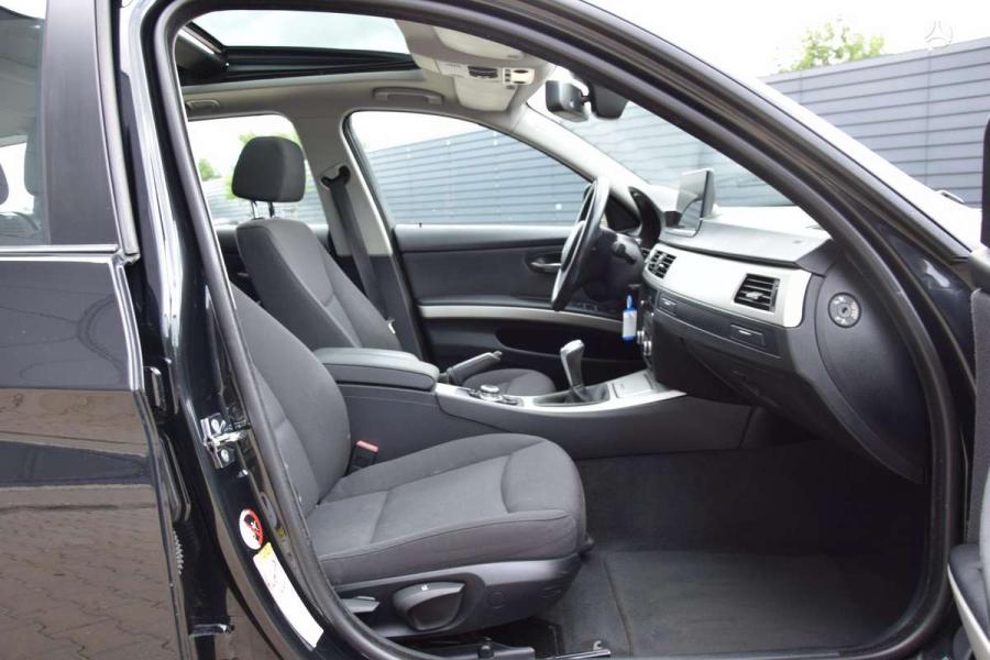 Black BMW 318 2009 in Vilnius, with an engine capacity of 2.00 L and mileage of 224 thousand km for 2750 €, photo 18 on AUTOMOTO.COM.LV