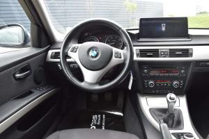 Black BMW 318 2009 in Vilnius, with an engine capacity of 2.00 L and mileage of 224 thousand km for 2750 €, photo 27 on AUTOMOTO.COM.LV