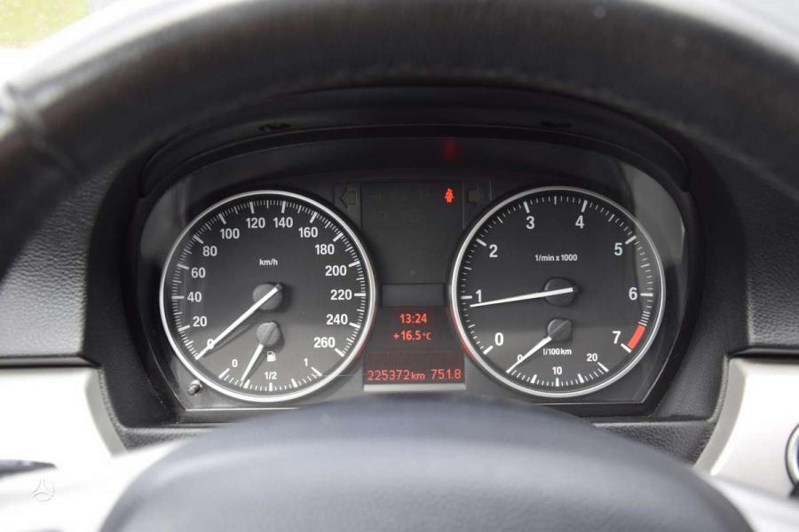 Black BMW 318 2009 in Vilnius, with an engine capacity of 2.00 L and mileage of 224 thousand km for 2750 €, photo 30 on AUTOMOTO.COM.LV