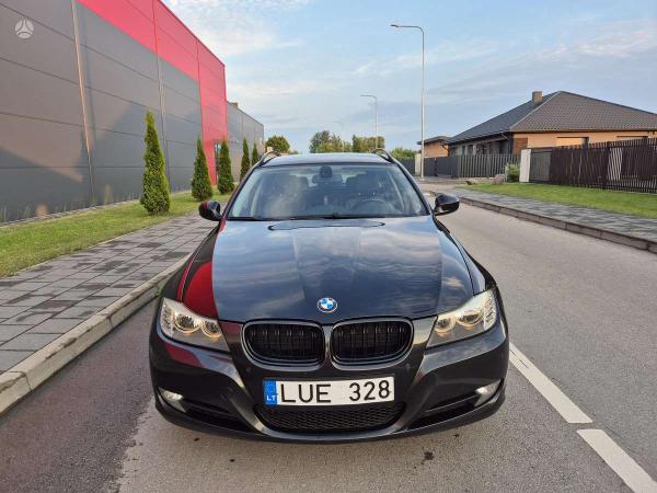 Black BMW 318 2009 in Panevezys, with an engine capacity of 2.00 L and mileage of 311 thousand km for 3999 €, photo 9 on AUTOMOTO.COM.LV
