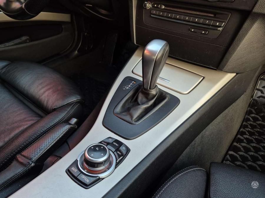 Melns BMW 318 2009 Panevēža, ar dzinēja tilpumu 2.00 L un nobraukumu 311 tūkst. km par 3999 €, foto 20 vietnē AUTOMOTO.COM.LV