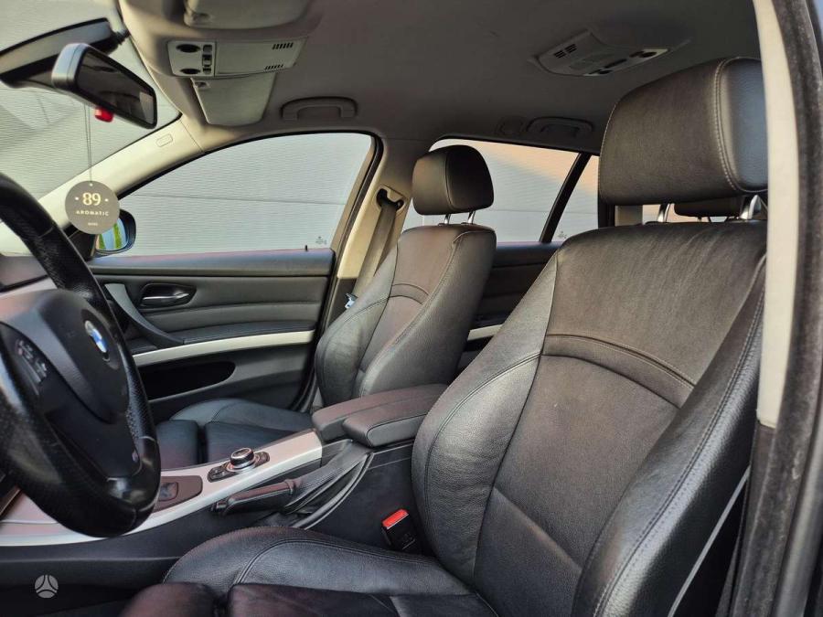 Melns BMW 318 2009 Panevēža, ar dzinēja tilpumu 2.00 L un nobraukumu 311 tūkst. km par 3999 €, foto 24 vietnē AUTOMOTO.COM.LV