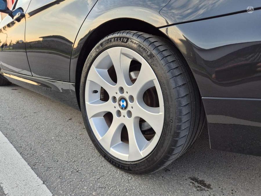 Melns BMW 318 2009 Panevēža, ar dzinēja tilpumu 2.00 L un nobraukumu 311 tūkst. km par 3999 €, foto 30 vietnē AUTOMOTO.COM.LV