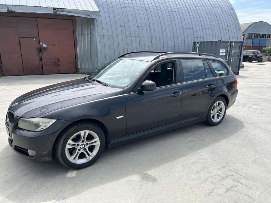 Black BMW 318 2009 in Klaipeda, with an engine capacity of 2.00 L and mileage of 444 thousand km for 3150 €, photo 1 on AUTOMOTO.COM.LV