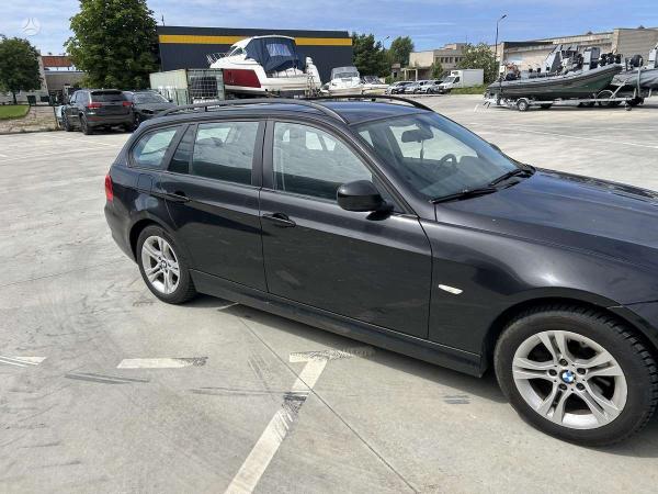 Black BMW 318 2009 in Klaipeda, with an engine capacity of 2.00 L and mileage of 444 thousand km for 3150 €, photo 4 on AUTOMOTO.COM.LV