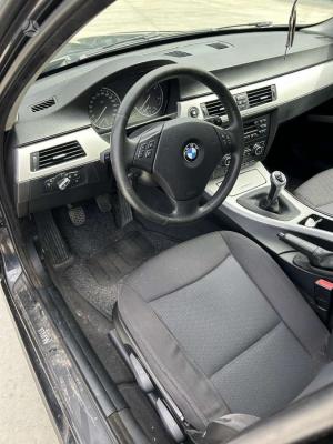 Black BMW 318 2009 in Klaipeda, with an engine capacity of 2.00 L and mileage of 444 thousand km for 3150 €, photo 6 on AUTOMOTO.COM.LV
