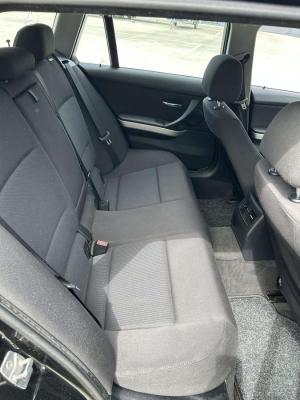 Black BMW 318 2009 in Klaipeda, with an engine capacity of 2.00 L and mileage of 444 thousand km for 3150 €, photo 7 on AUTOMOTO.COM.LV